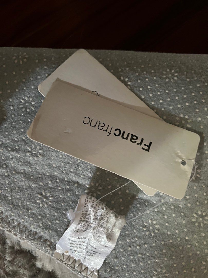 ‼️Francfranc rug / carpet (2m x 2m), 傢俬＆家居, 家居裝飾, 地氊 - Carousell