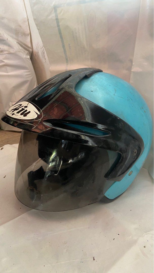 helm hiu ukuran standar, Motor di Carousell