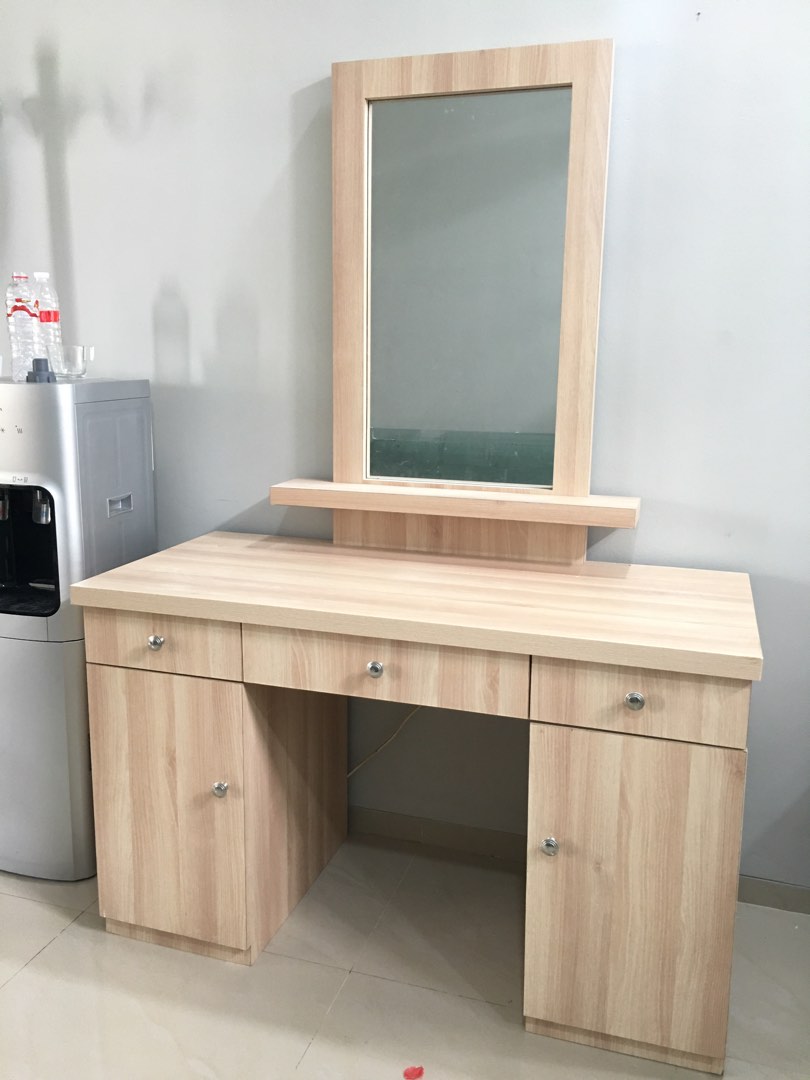 Meja rias multiplek hpl, Perabotan Rumah di Carousell