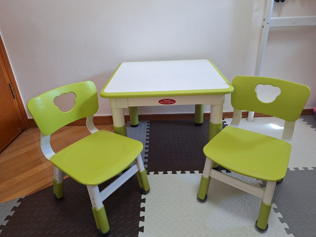 Yucai Table and Chairs, 兒童＆孕婦用品, 兒童傢具, 兒童傢具 - 桌子及椅子 - Carousell