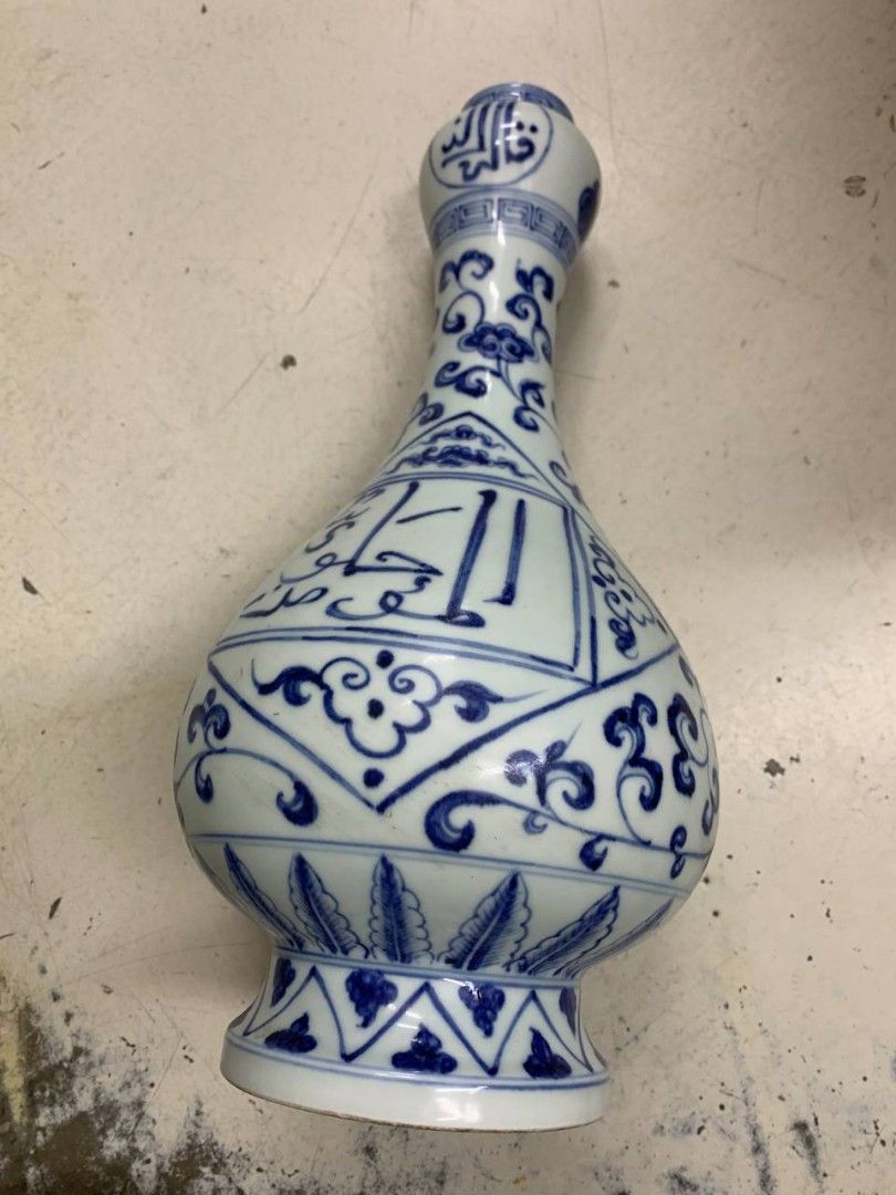 Asian Ceramic : Porcelain Vase/瓷瓶, Everything Else, Others on Carousell