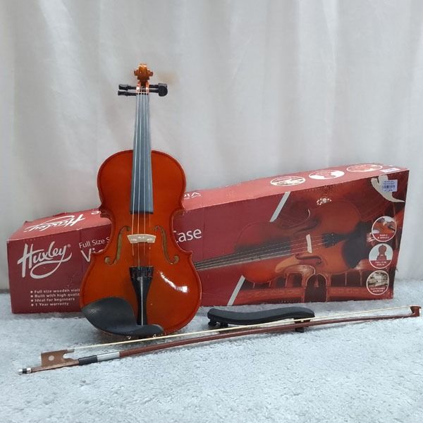 Huxley Wooden Violen W/Case AVIOLIN-0124, Hobbies & Toys, Music & Media ...