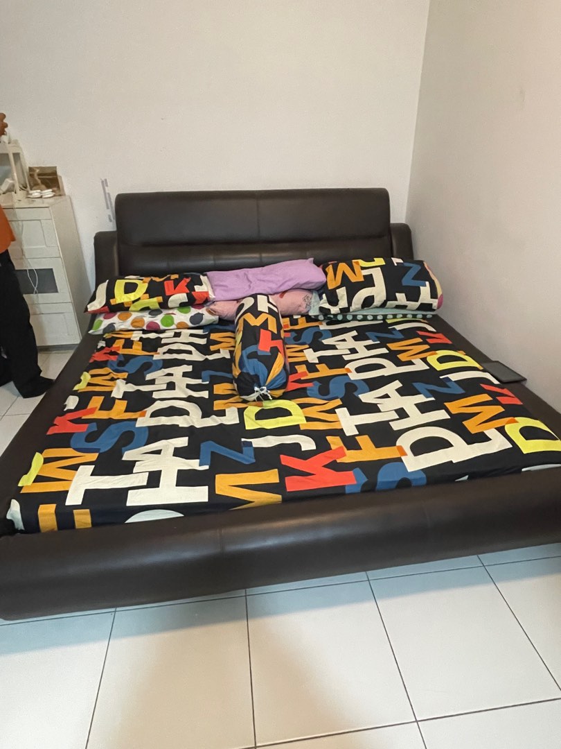 Katil King dan Tilam, Furniture & Home Living, Bedding & Towels on ...