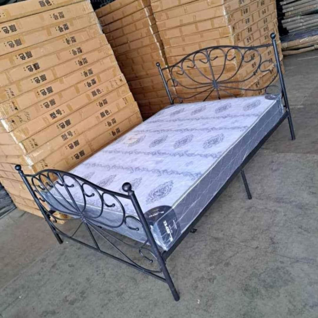 Katil queen besi, Furniture & Home Living, Furniture, Bed Frames ...