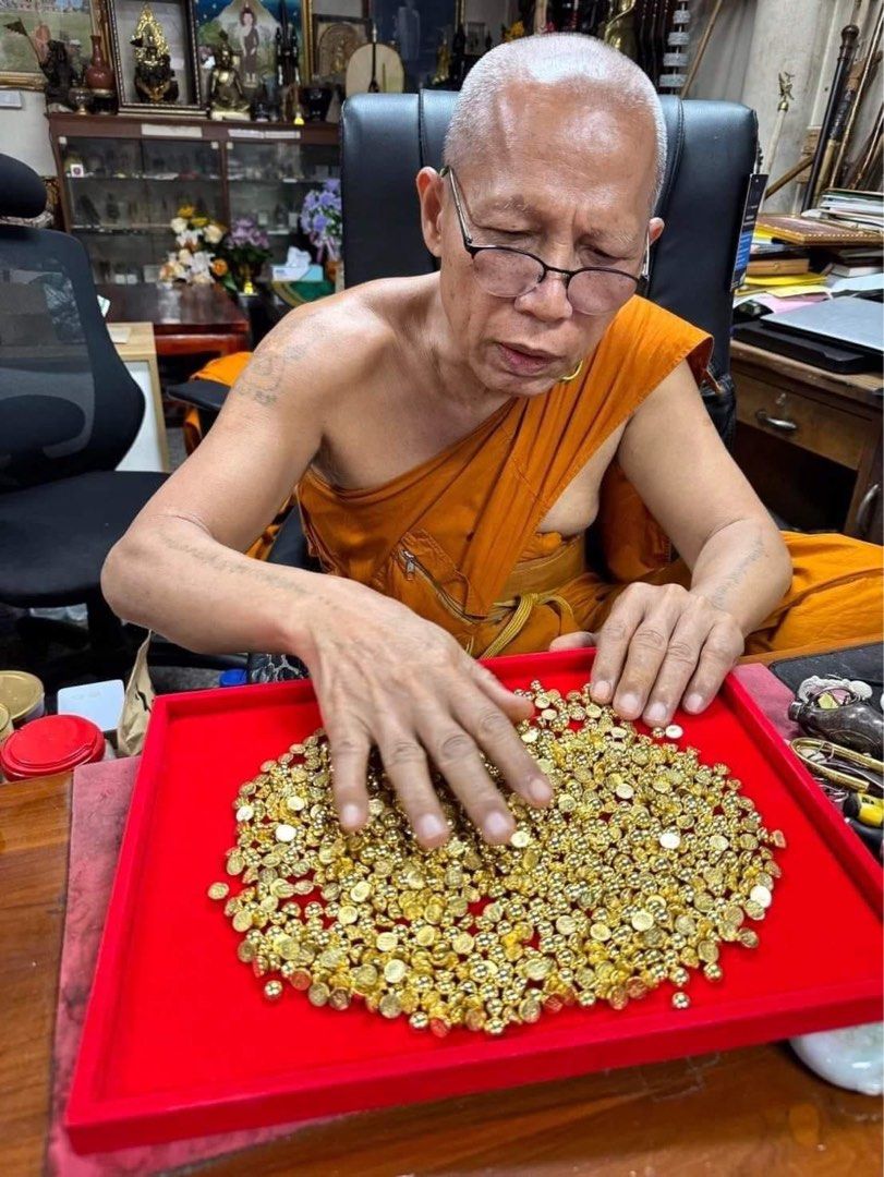LP Somboon (龙婆颂本) Huawaen Jindamanee (Wealth Absorbing Jindamanee Loop ...