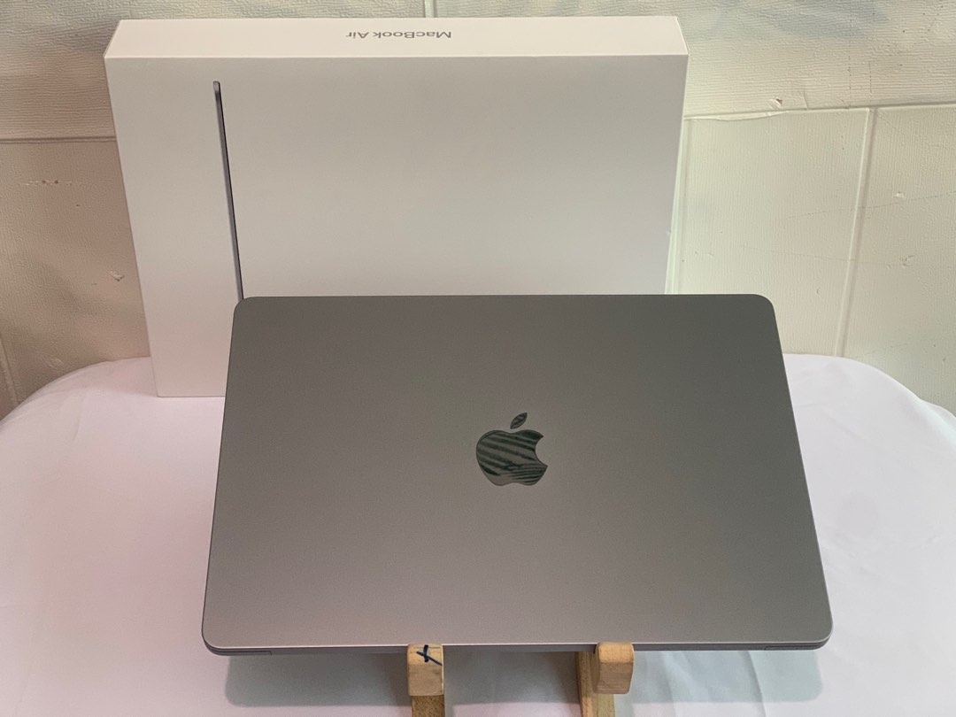 Macbook air M2 chip space gray 8gb ram 256gb ssd, Computers & Tech ...