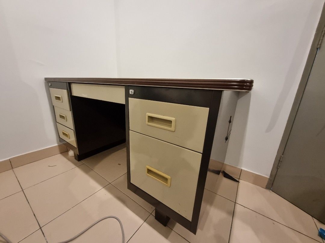 Meja komputer besi, Furniture & Home Living, Furniture, Tables & Sets ...