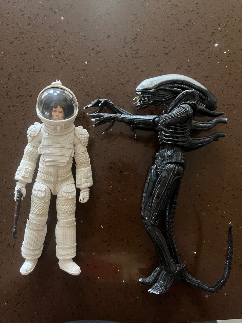 NECA Ripley and Alien Set, Hobbies & Toys, Toys & Games on Carousell