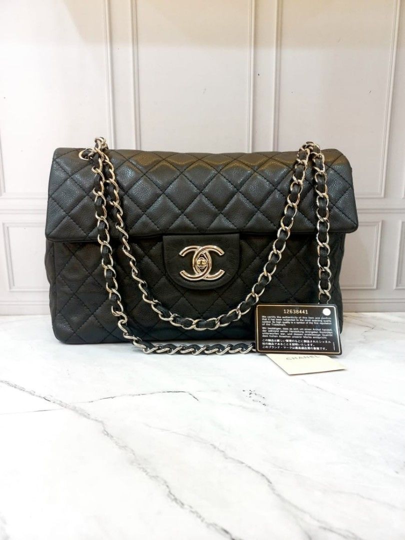 Preloved Chanel maxi black caviar #12 ( db, booklet, card), Barang ...