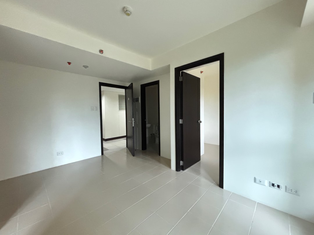 RUSH MOVE IN! Condo near BGC 3 BEDROOM with Aircon na, Property, For ...