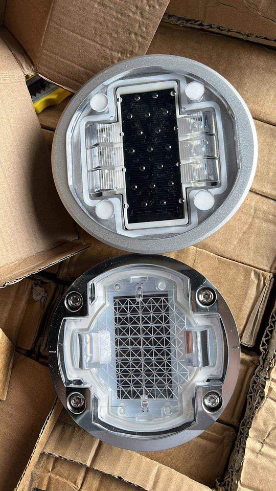 SOLAR ROAD STUD/REFLECTORIZE, Commercial & Industrial, Construction ...