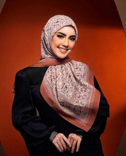 Tudung Ruffle Ethereal Black Label, Women's Fashion, Muslimah Fashion ...