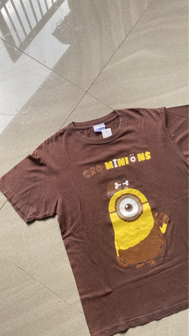 Universal Studio Minion Mirror, Men's Fashion, Activewear on Carousell