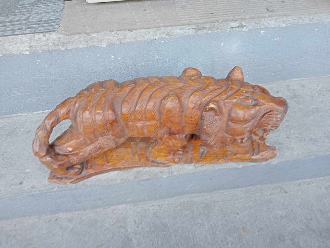 vintage solid wood curved tiger sculpture, Hobbies & Toys, Memorabilia ...