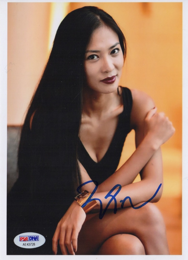XIN WANG STUNNING CHINESE ACTRESS SIGNED GORGEOUS POSED PHOTO, Hobbies & Toys, Memorabilia ...