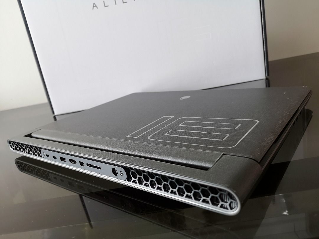 Alienware M18 R1 AMD Ryzen9 7945HX Radeon RX 7900M Gaming Laptop ...