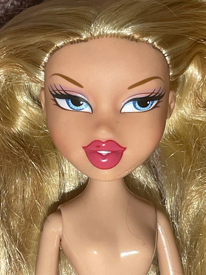 Bratz football cloe, Hobbies & Toys, Toys & Games on Carousell