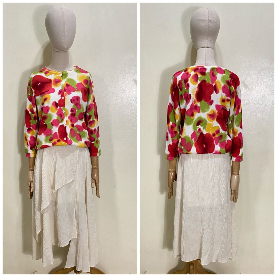 C204 - Isaac Mizrahi Live Floral Stretchable Knit Buttoned Cardigan ...