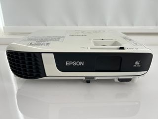Projector Epson 3000 lumens, Computers & Tech, Office & Business ...