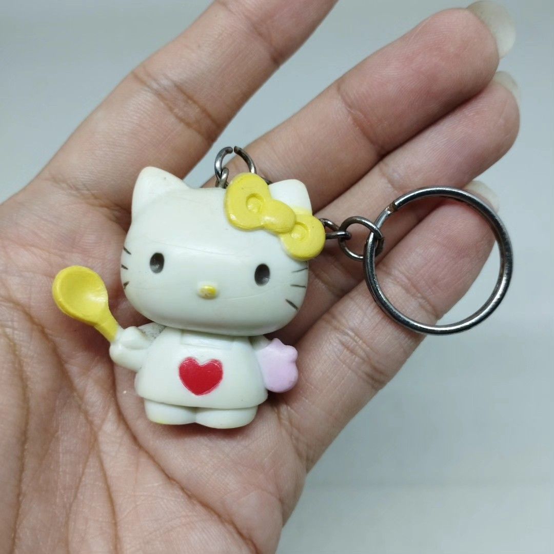 Ganci Figure Hello Kitty Pita Kuning, Toys & Collectibles, Mainan di ...