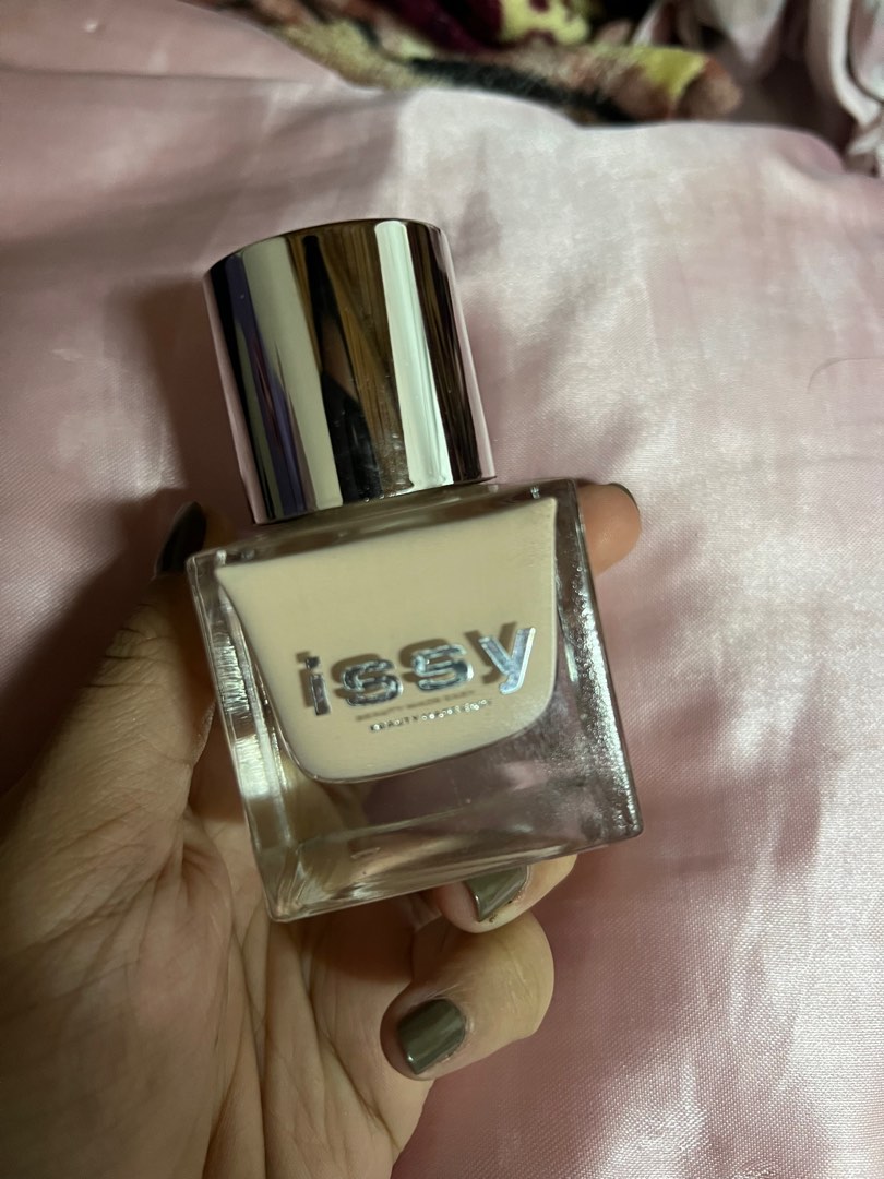 Issy Active Foundation, Beauty & Personal Care, Face, Makeup on Carousell