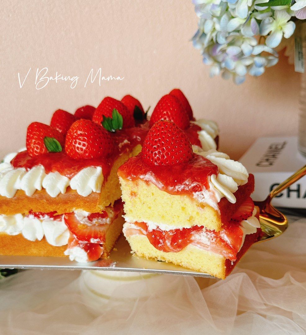 Strawberry Victoria Sponge Cake, Food & Drinks, Homemade Bakes on Carousell
