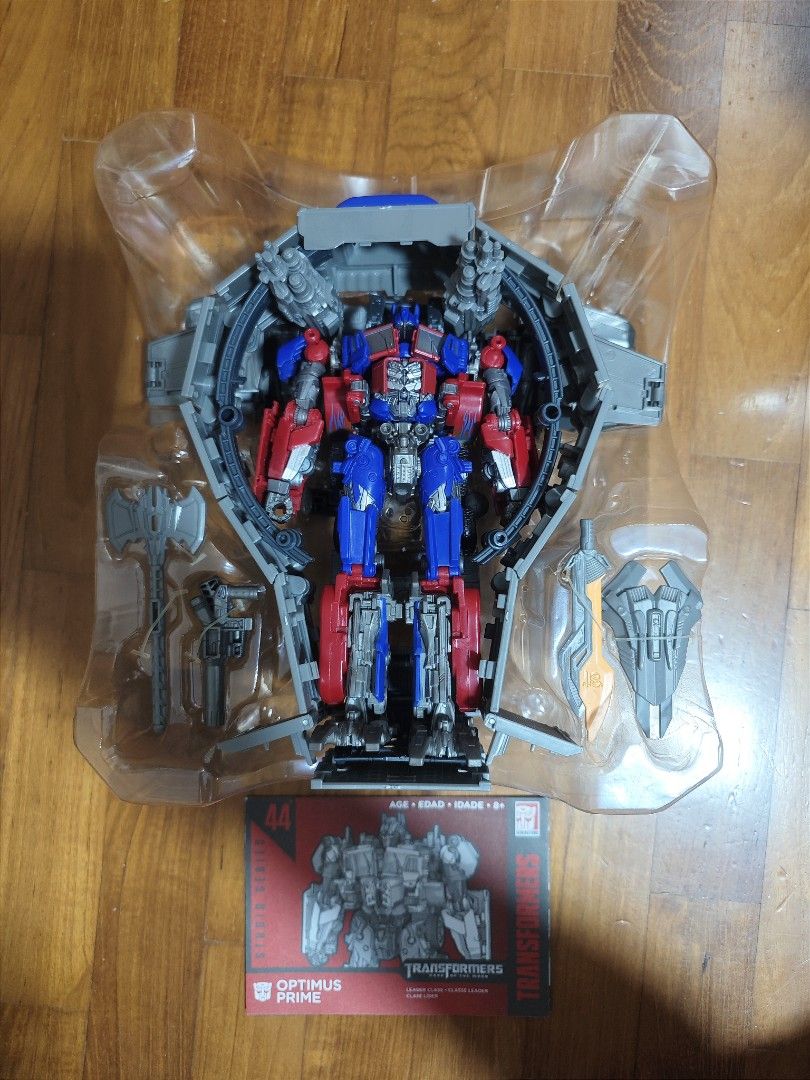 Transformers Studio Series SS 44 Jet Wing Optimus Prime and SS 35 ...
