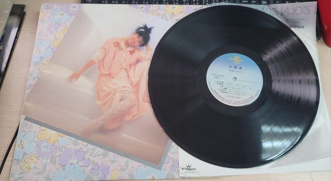 AK 碟無花 LP 黑膠 麥潔文 大香港 無線電視劇主題曲 1985 舊版 娛樂唱片 附 Kitman Mak 歌詞, 興趣及遊戲, 音樂 ...