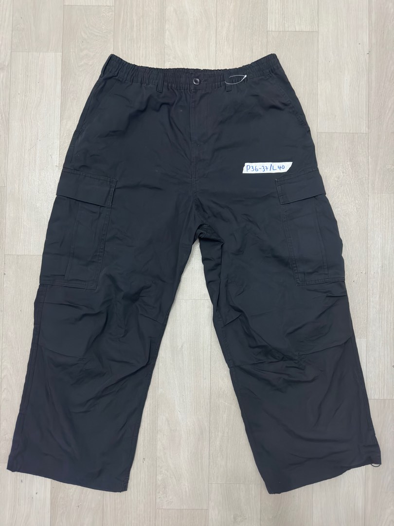 cargo baggy gu loose, Men's Fashion, Bottoms, Trousers on Carousell