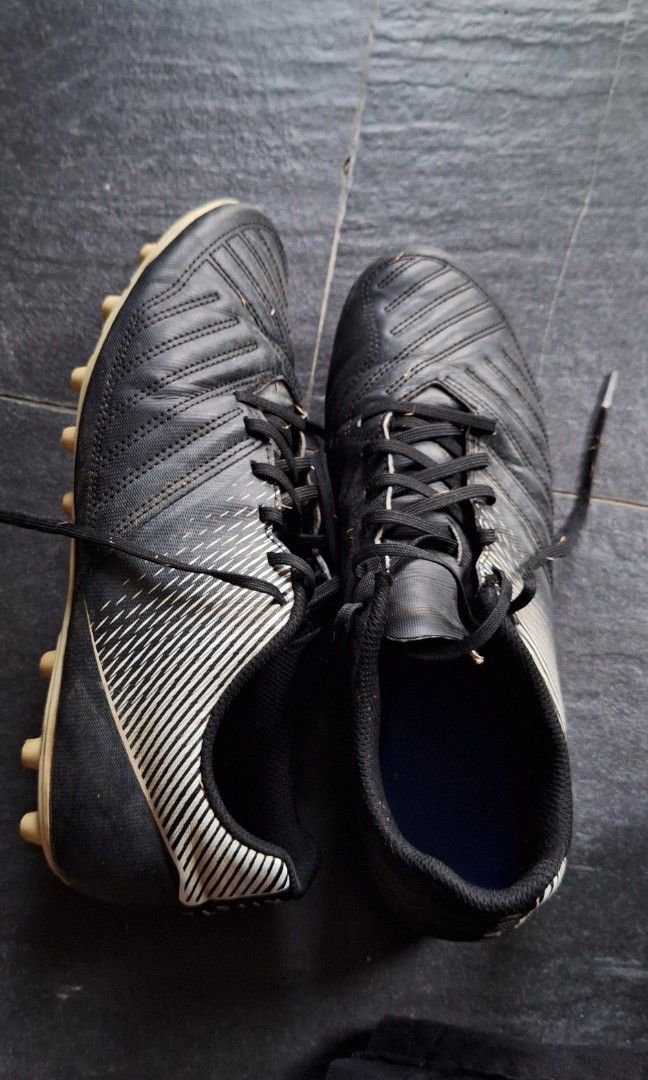Kipsta boot uk8, Men's Fashion, Footwear, Boots on Carousell