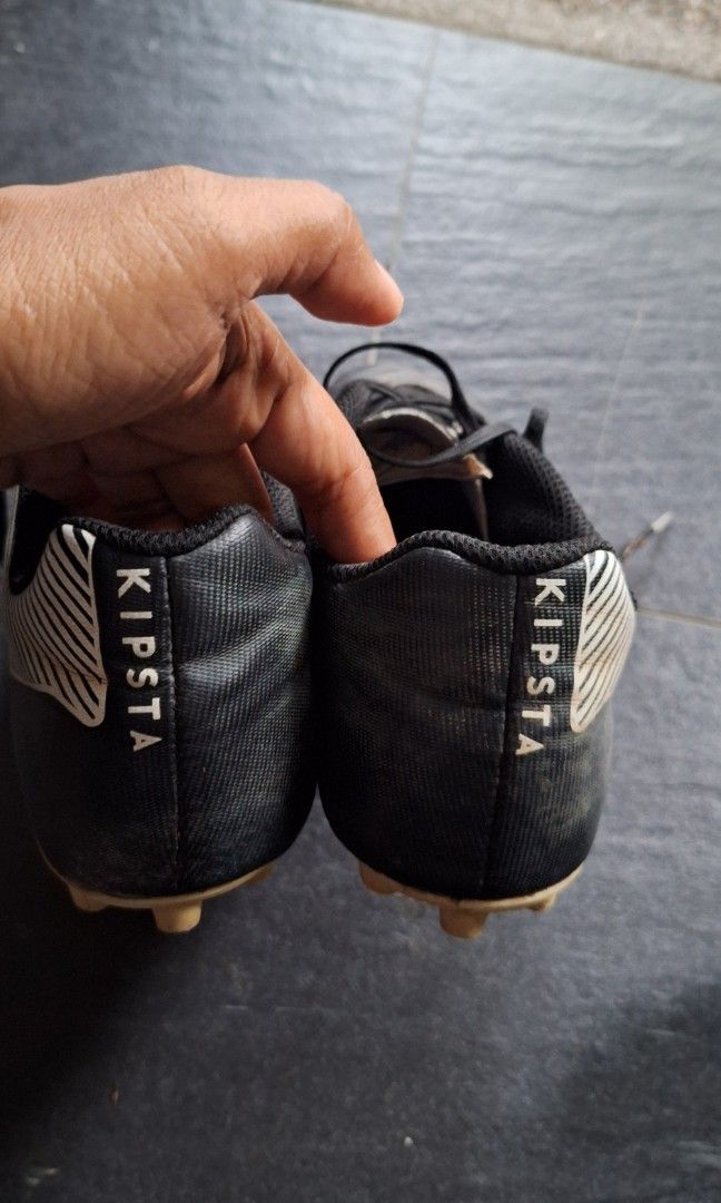 Kipsta boot uk8, Men's Fashion, Footwear, Boots on Carousell