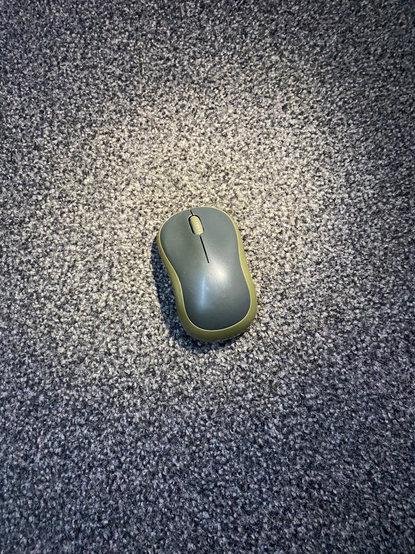 Logitech M186 Wireless Mouse, Computers & Tech, Parts & Accessories ...