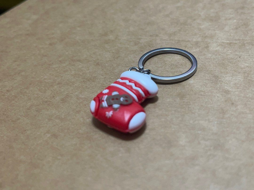 Mini Christmas stocking keychain, 興趣及遊戲, 玩具 & 遊戲類 - Carousell