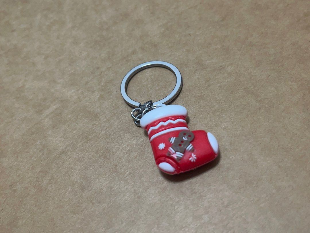 Mini Christmas stocking keychain, 興趣及遊戲, 玩具 & 遊戲類 - Carousell