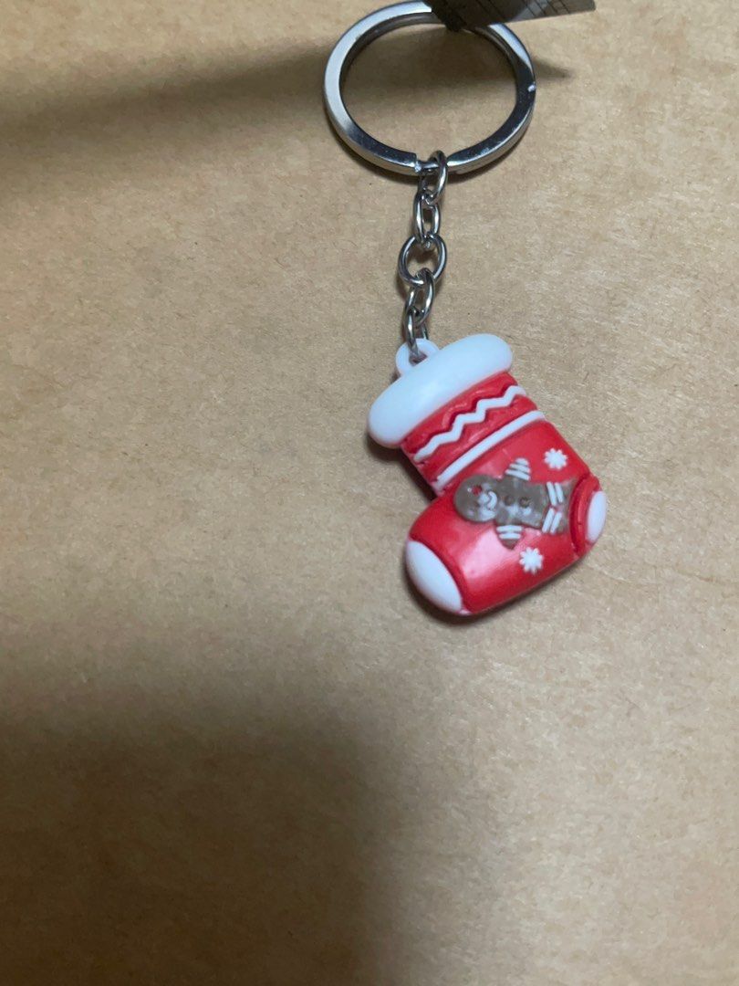 Mini Christmas stocking keychain, 興趣及遊戲, 玩具 & 遊戲類 - Carousell
