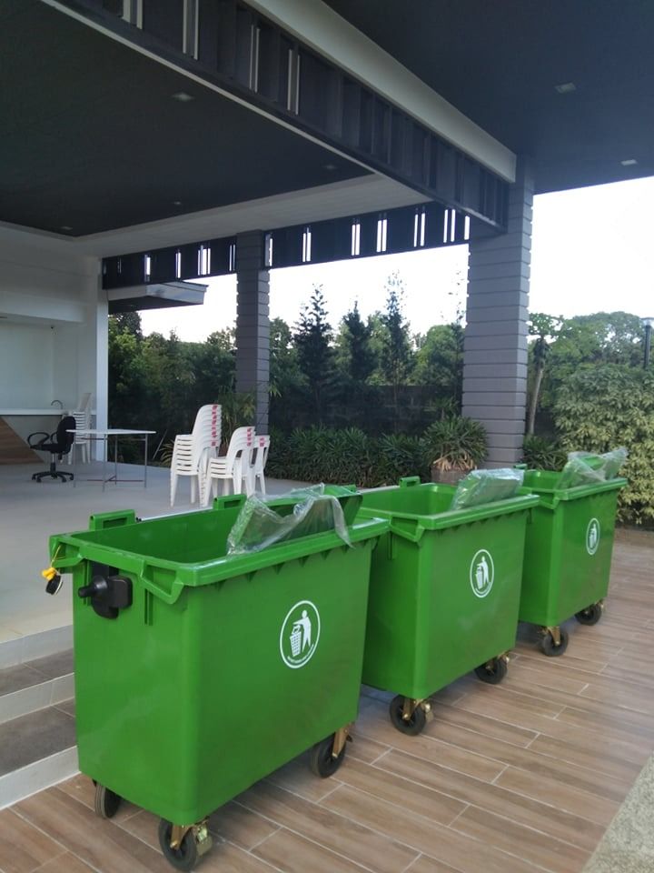 MOBILE TRASH BIN 1100 LITERS, Furniture & Home Living, Cleaning ...