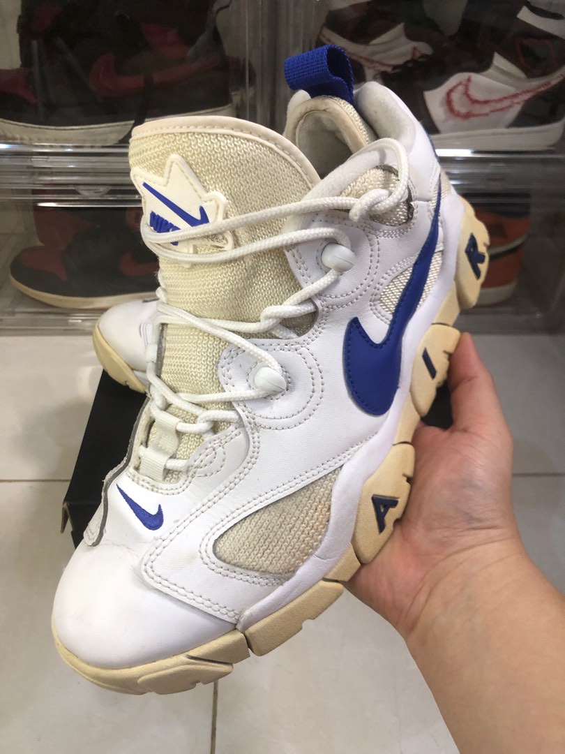 Nike Barrage Low White Blue, Fesyen Pria, Sepatu , Sneakers di Carousell