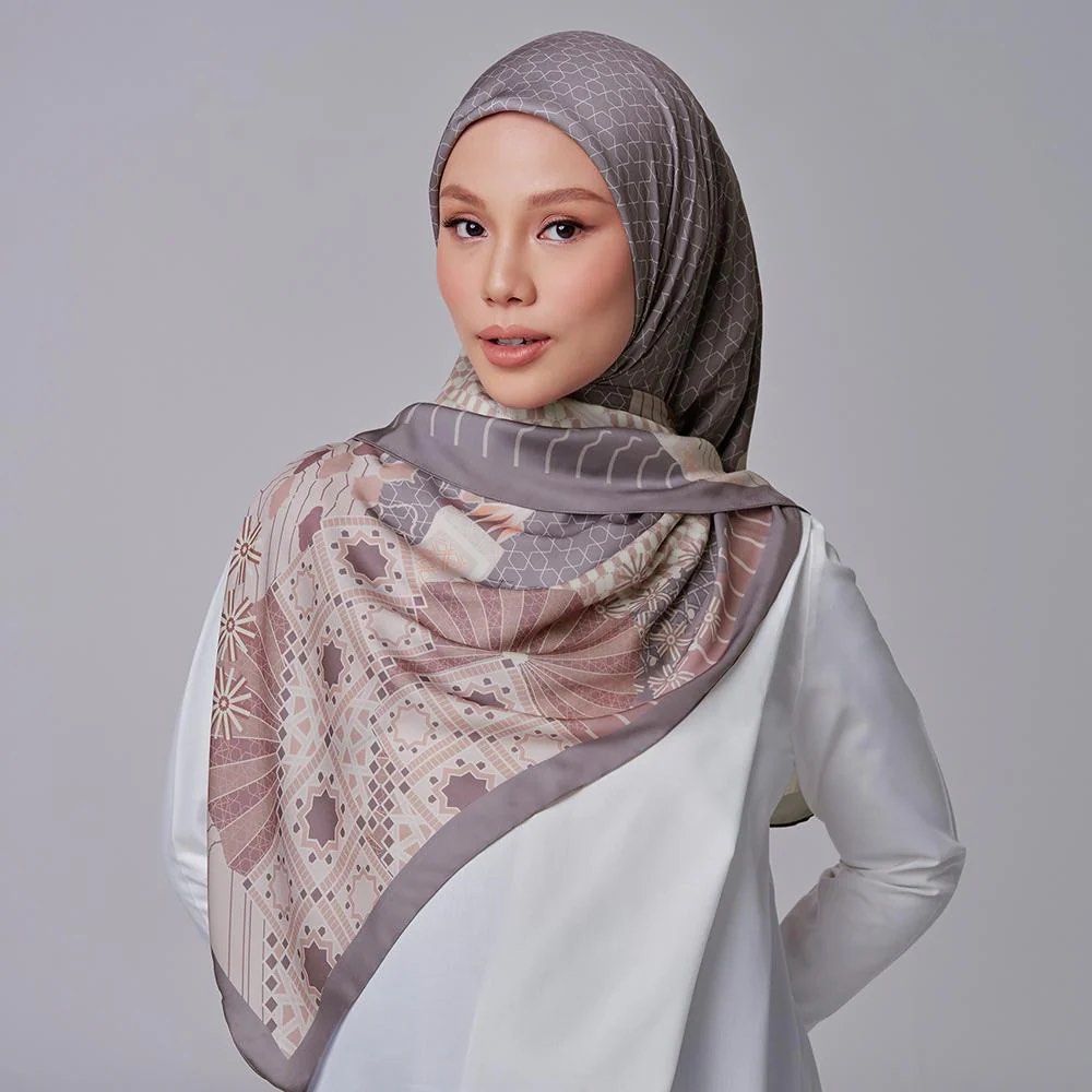 Tudung People Iconic Shawl, Women's Fashion, Muslimah Fashion, Hijabs ...