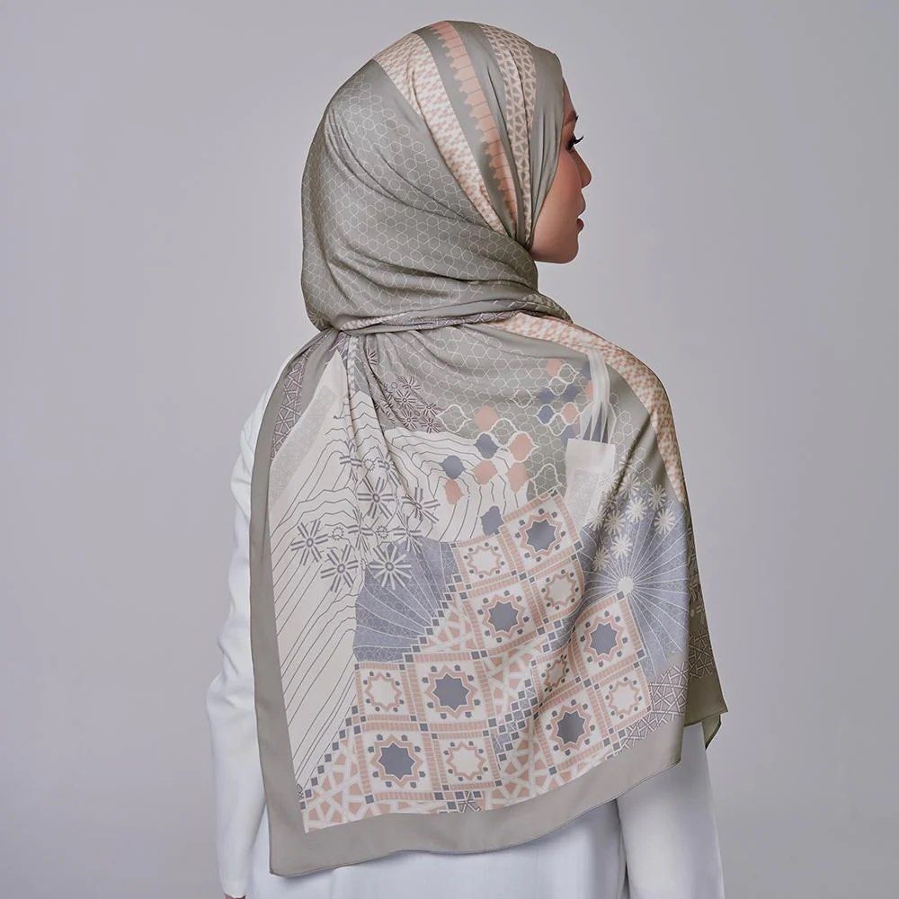 Tudung People Iconic Shawl, Women's Fashion, Muslimah Fashion, Hijabs ...