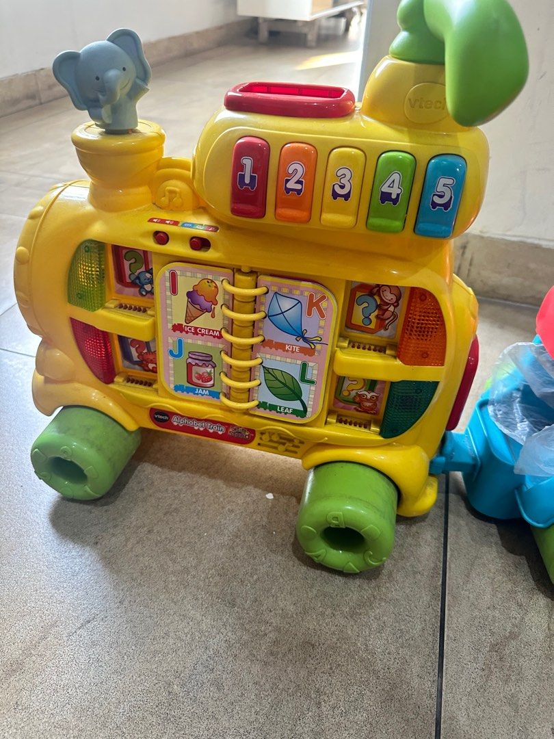 Vtech Sit to- Stand Alphabet Train 12-36 months, Bayi & Anak, Mainan ...