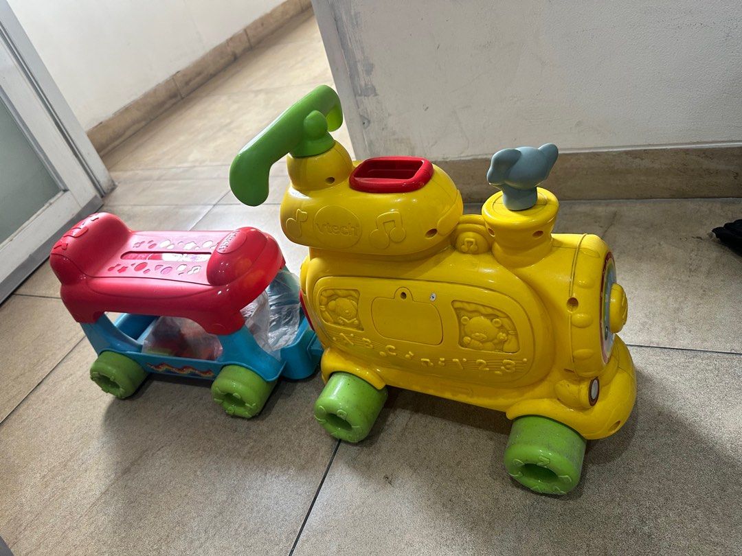 Vtech Sit to- Stand Alphabet Train 12-36 months, Bayi & Anak, Mainan ...