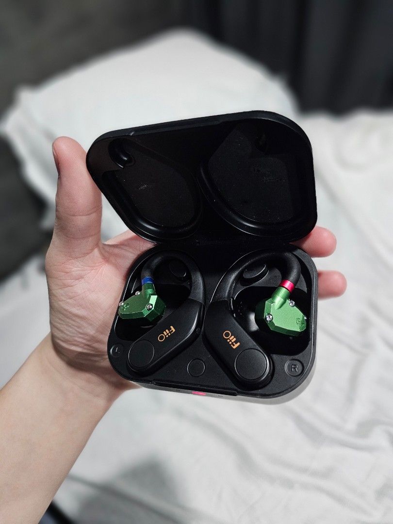 Andromeda with Utws 5, Audio, Earphones on Carousell