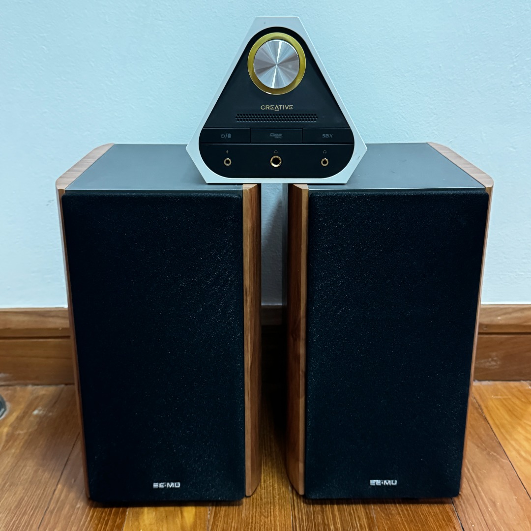 Creative E-MU XM7 Bookshelf Speakers Brown Wood Grain and Sound Blaster ...