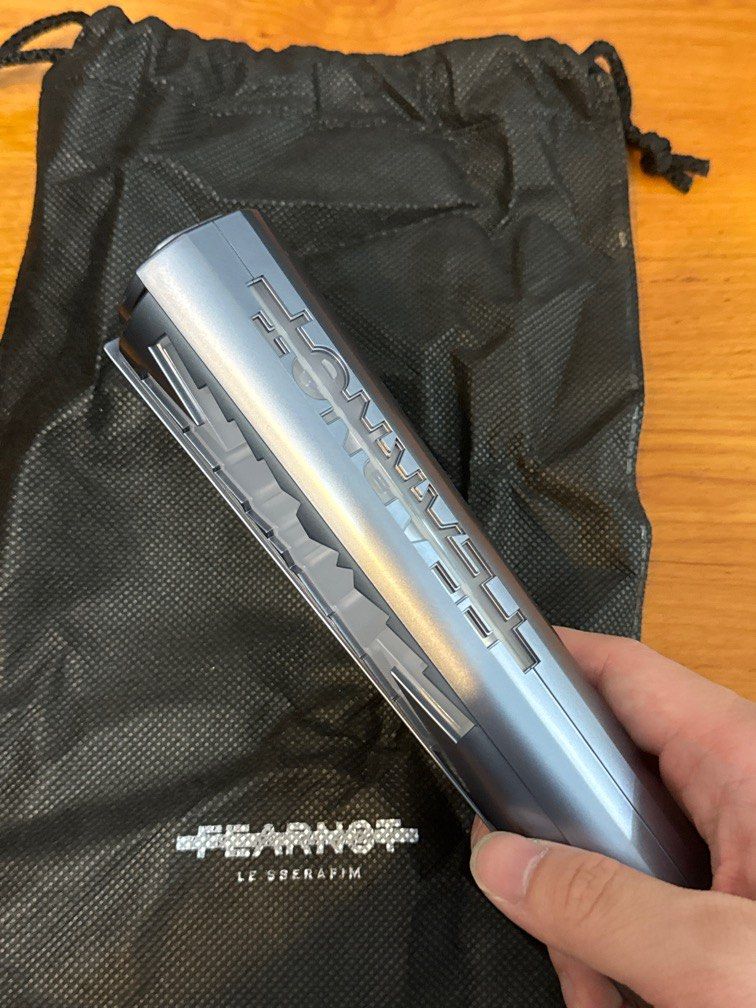 Lesserafim Official Light Stick, 興趣及遊戲, 收藏品及紀念品, 明星周邊 - Carousell