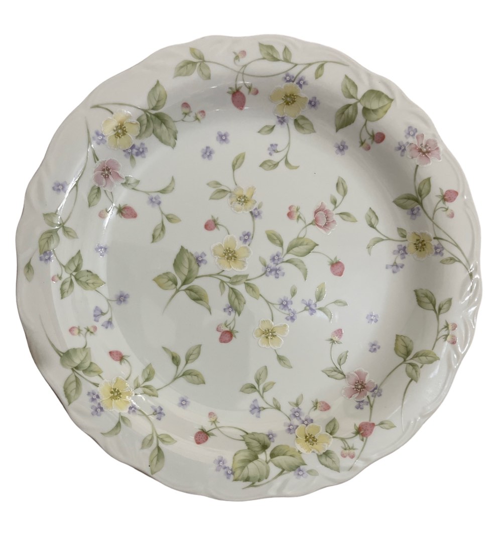 New: Narumi floral serving plate, Furniture & Home Living, Kitchenware ...