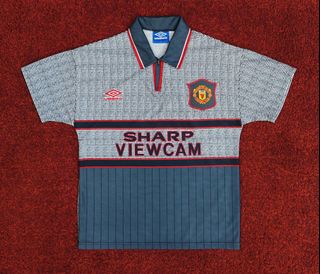 Manchester United's Red Devils Text Bar Scarf 1990-2000, Hobbies & Toys ...