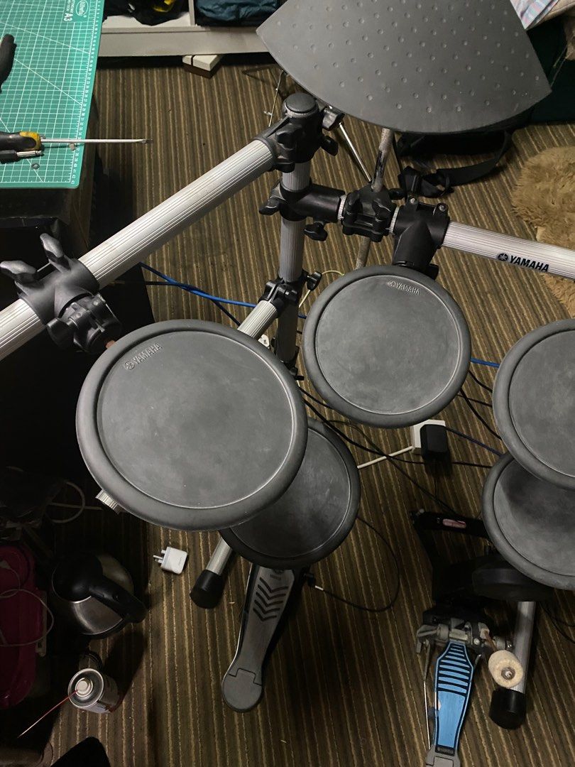 Yamaha dtxplorer (electronic drum) with nux DA30 monitor drum, Hobbies ...