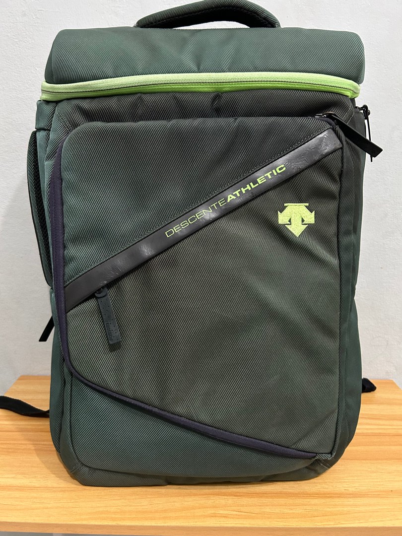 Authentic Descente Laptop / backpack, Sports Equipment, Other Sports ...