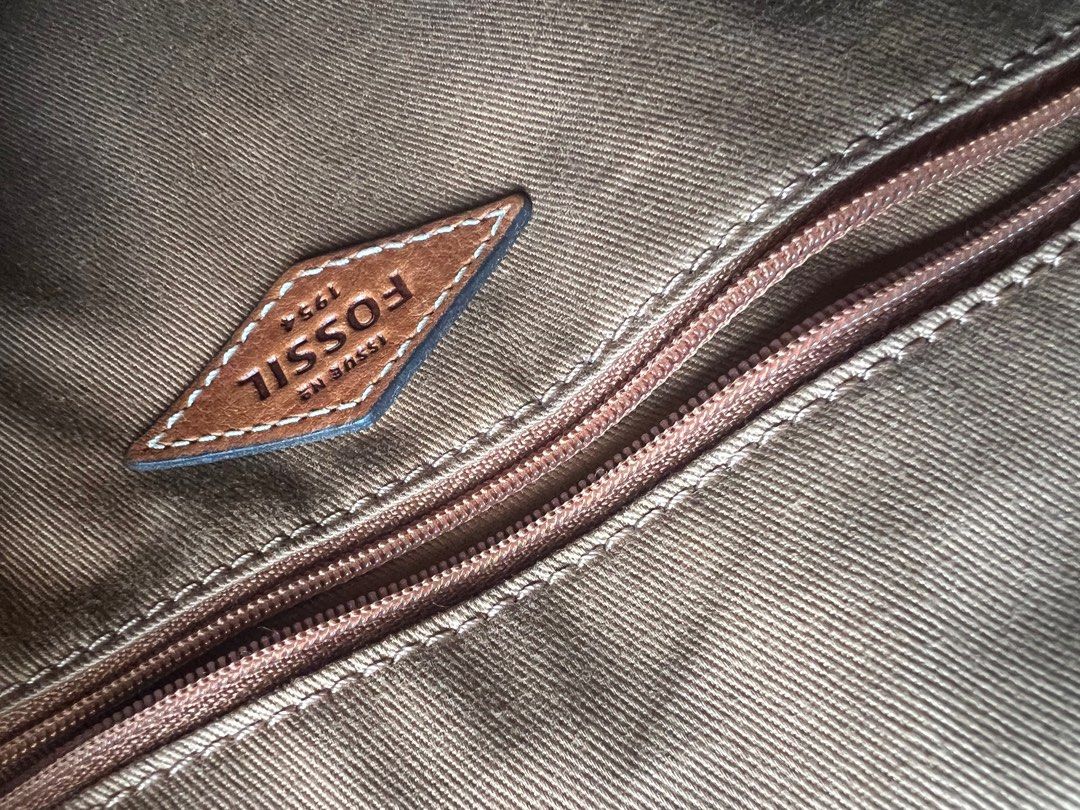 Fossil Original Handbag, Women's Fashion, Bags & Wallets, Shoulder Bags ...