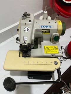 Sewing machine mesin jahit singer, Everything Else, Others on Carousell